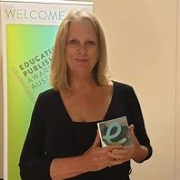 Robyn Cox | About | University of Tasmania